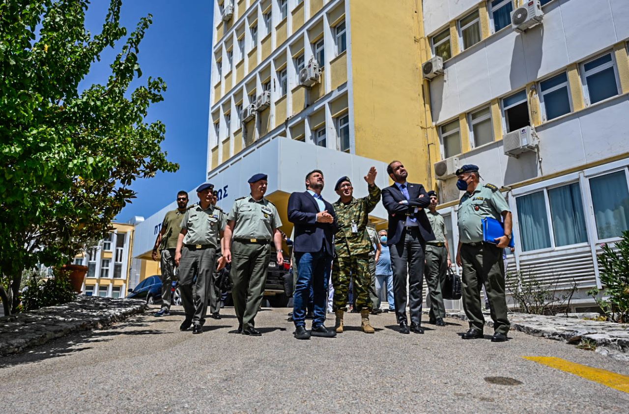 Επιθεώρηση ΥΦΕΘΑ Νικολάου Χαρδαλιά και Ιωάννη Κεφαλογιάννη στο 401 ΓΣΝΑ ...