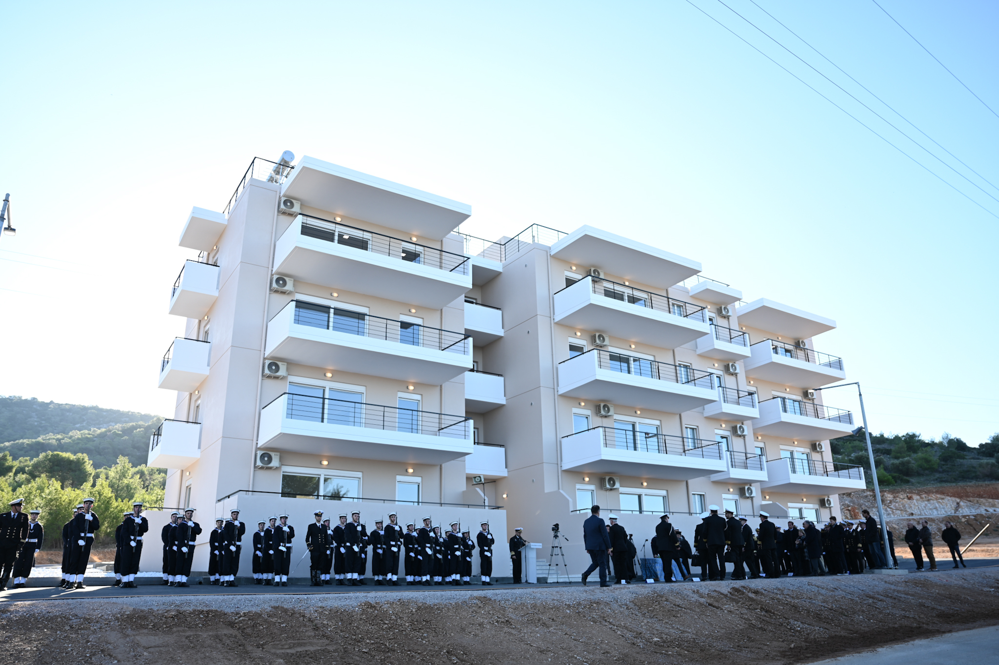 Εγκαίνια νεότευκτης πολυκατοικίας για τα στελέχη του Πολεμικού Ναυτικού ...