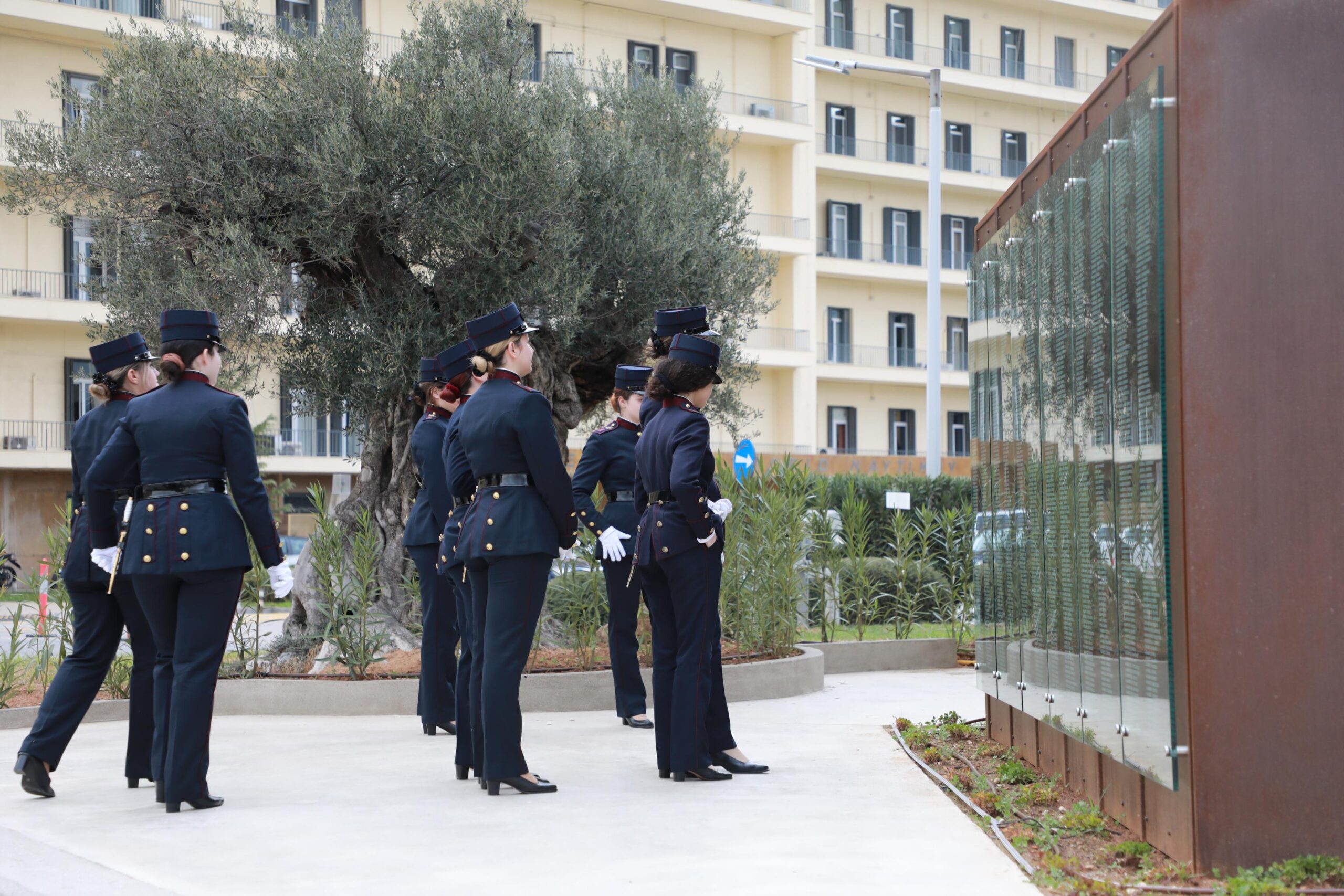 Η Στρατιωτική Σχολή Αξιωματικών Σωμάτων στο Μνημείο των Αθανάτων του ...